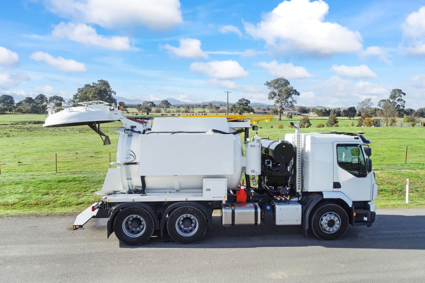 MudVac | Heavy Duty Liquid Vacuum Truck